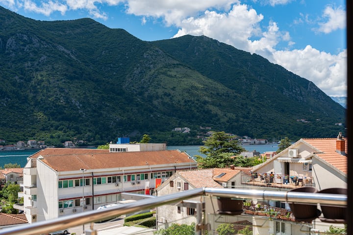 4br Apartment Situated Few Steps From The Sea - Kotor