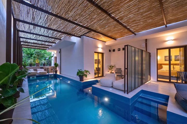 Swim-up King Suite -Achinos Kalamata Medit. Suites - Kalamata