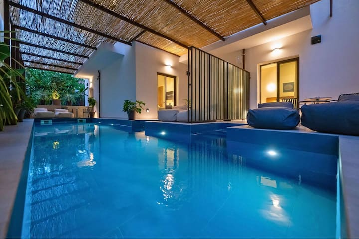 Swim-up Family Suite -Achinos Kalamata Med. Suites - Kalamata