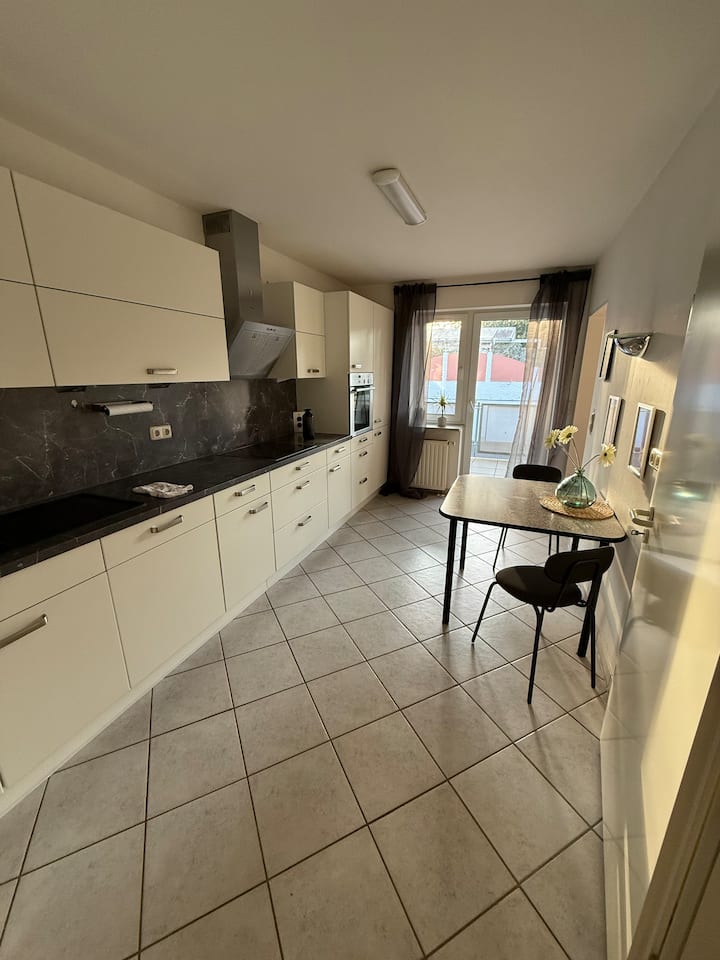 Schöne Wohnung 100 Qm -Top Lage - Garage - Aachen