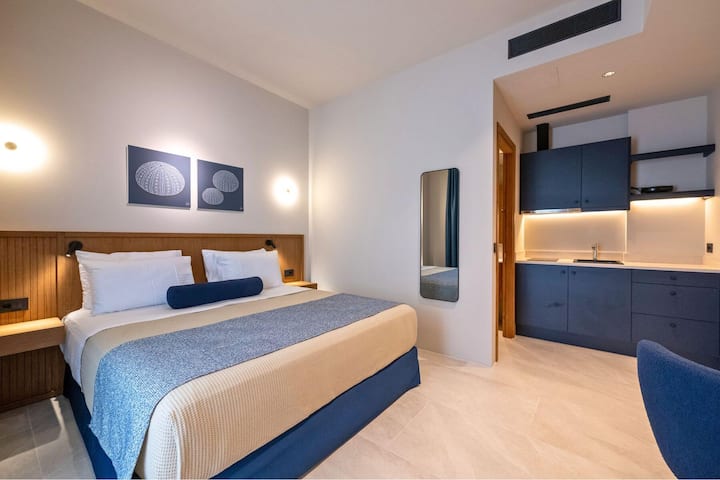 Superior King Room - Achinos Kalamata Medi. Suites - Kalamata