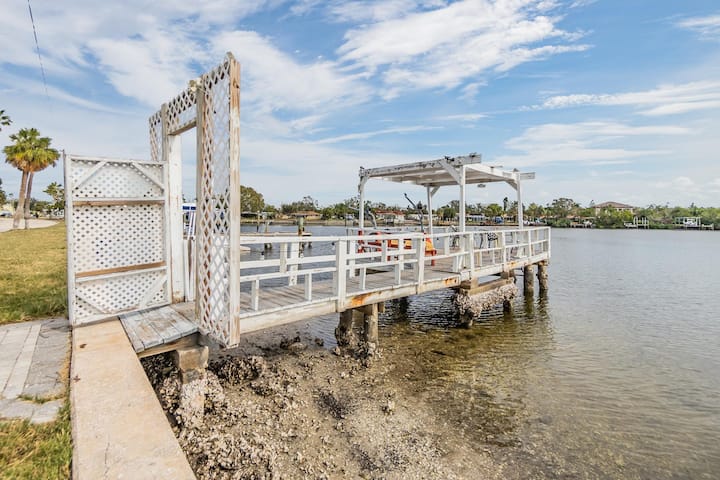 Peaceful 2 Beds In 1 Bedroom Homefree Kayak - St. Petersburg, FL