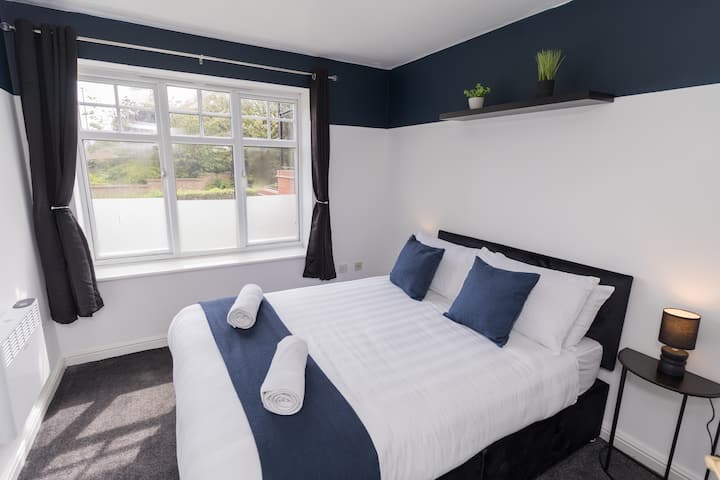 Parking | Luxe City Centre Sleeps 4 - Wolverhampton