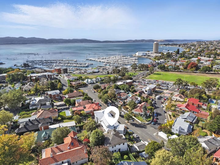 Spacious Sandy Bay Stay - Hobart