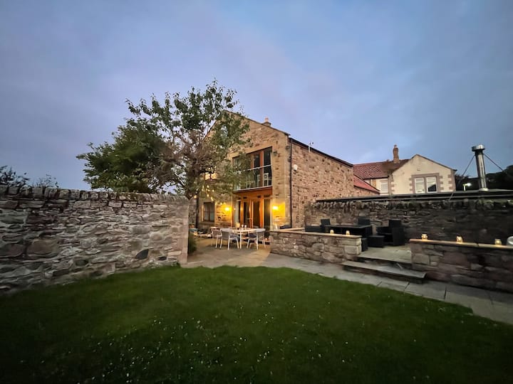 Coastal Northumberland Home Sleeps 10, Long Stays! - Seahouses