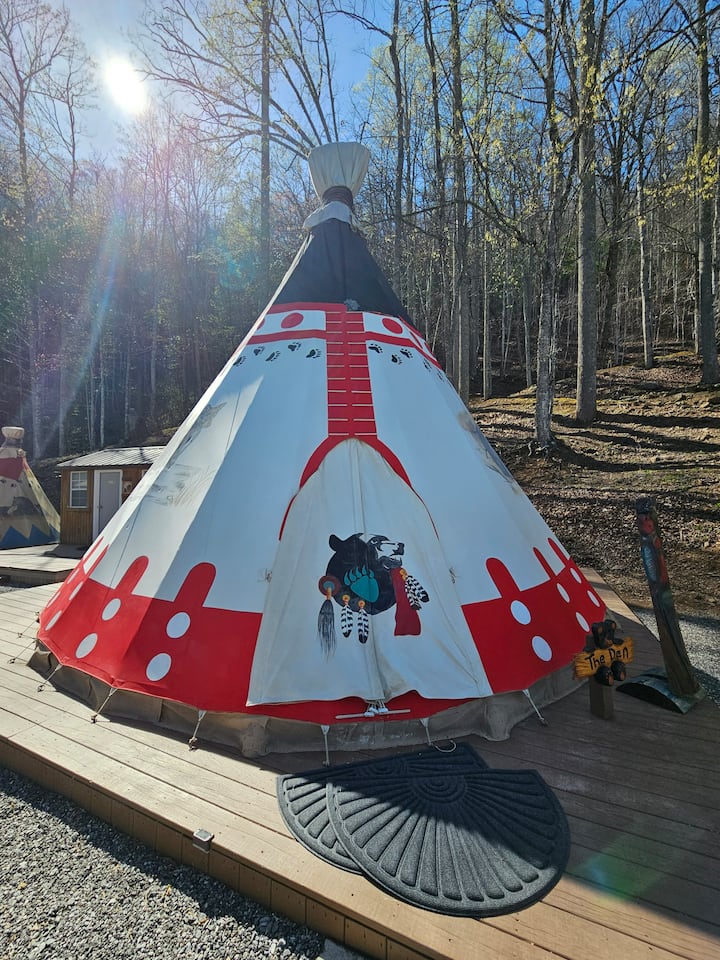 The Den, 22ft Glamping Tipi! - Cherokee, NC