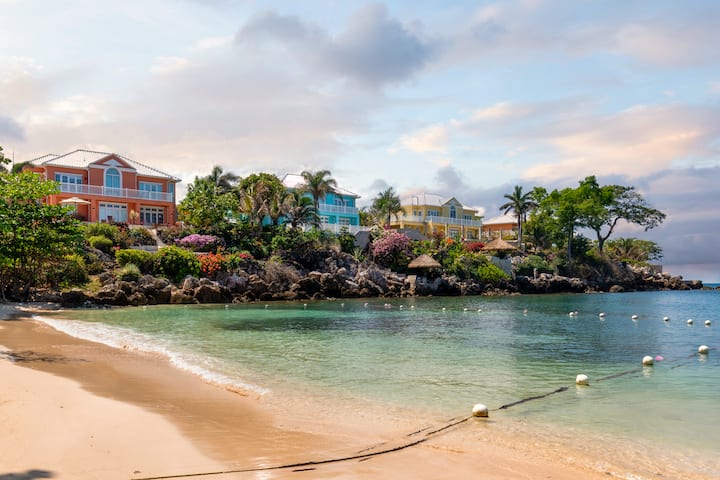 Coastal Comfort Getaway | Riu Area + Pool/beach - Negril