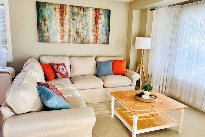 Spacious 5br House W/ 2 Kitchens Near Expo - Edmonton