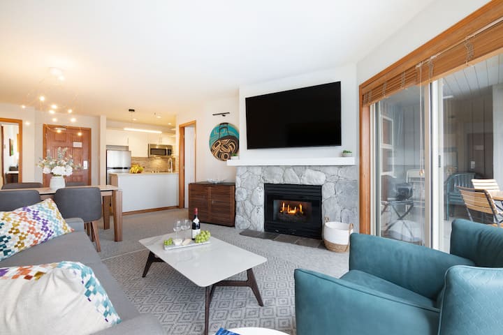 Ski In/out Aspens 2br - 3 Hottubs, Pool, Ac - Whistler