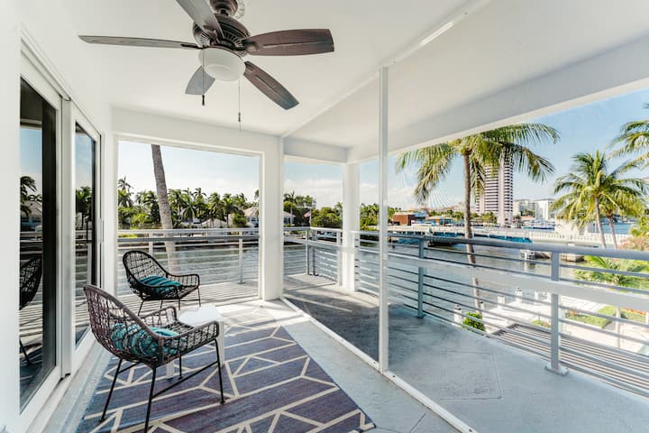 Luxury 2br Oasis: Heated Pool, Hot Tub & Parking - Boca Raton, FL