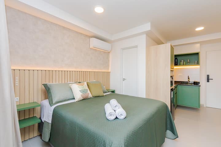 Studio Clube P 3 | Ar-cond, Piscina, Cozinha, Wifi - Curitiba