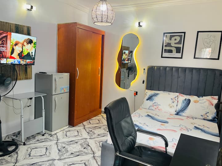 Safe Private Studio Near Airport Wifi & Power 24/7 - Lagos