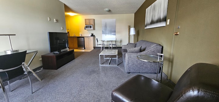 Hotel Suite Room In Cranbrook: One King Bed - Cranbrook