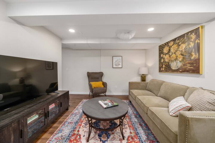 Best Location! Style + Comfort To Explore Tacoma - タコマ, WA