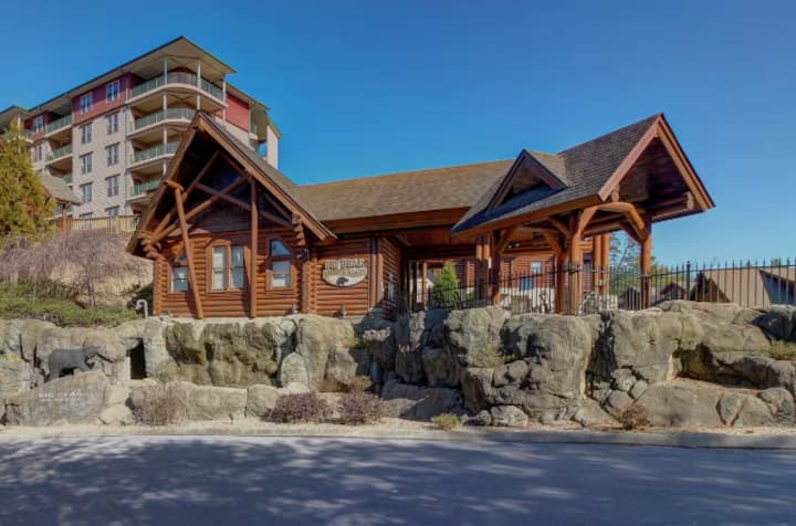 Beautiful Luxury Condo - Pigeon Forge, TN