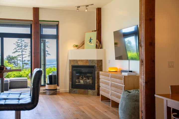 Modern Oceanview Townhome | Gorgeous Sunsets! - Ucluelet