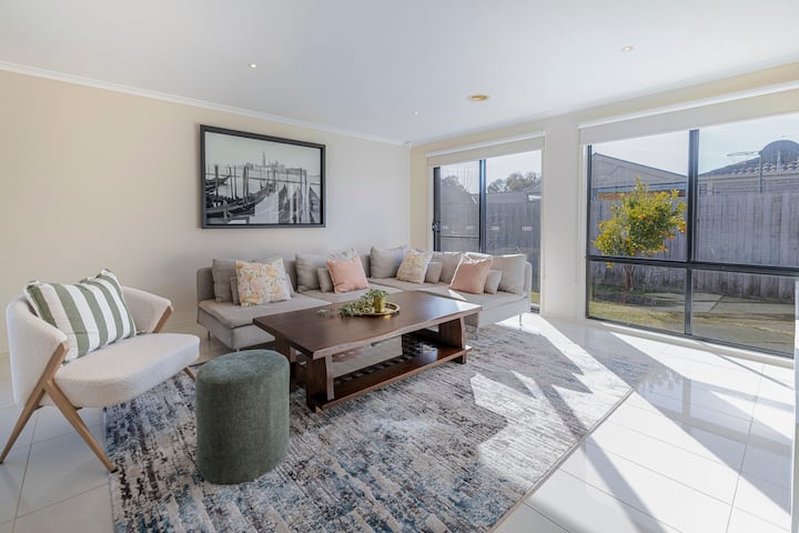 *New* 4 Bedrooms Spacious Holiday Home (5 Beds) - Great Ocean Road