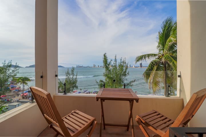 Hermosa Vista Frente A Playa Los Pinos - Mexico