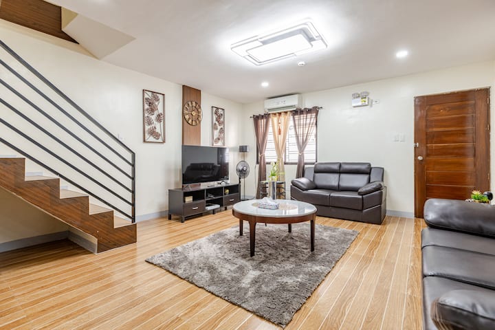 Elegant & Spacious Home With Studio Attachment Mgv - Taguig