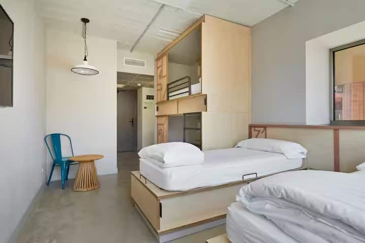 Double Room With Private Bathroom. Unite Hostel - Barcelona