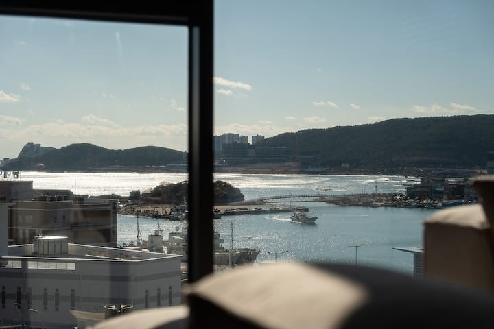 [Hlow Busan] 601호 Terrace Ocean Mountain Suite - Busan