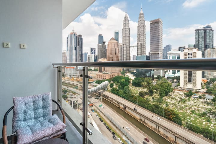 Legasi@kgbharu| Klcc View|next To Klcc & Train #18 - Kuala Lumpur