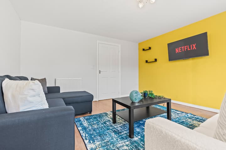 Stylish 4 Bedroom House In St Neots W Free Parking - St Neots