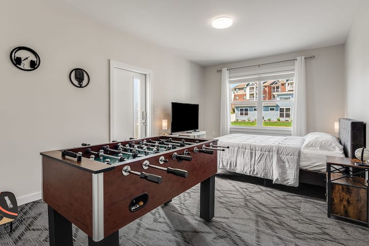 Foosball/firepit/fenced Yard/4 Min To Hendo/4 Beds - Hendersonville, NC