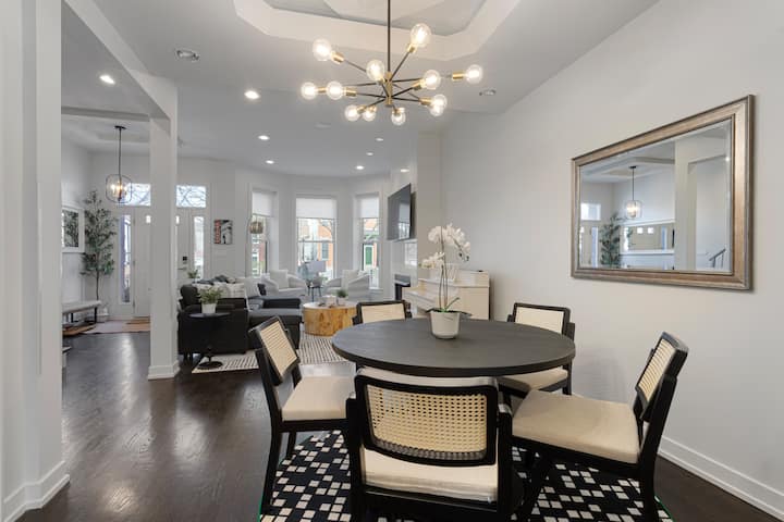 Modern 4 Bed, 3.5 Bath Home | Near Sox & Mccormick - Chicago, IL