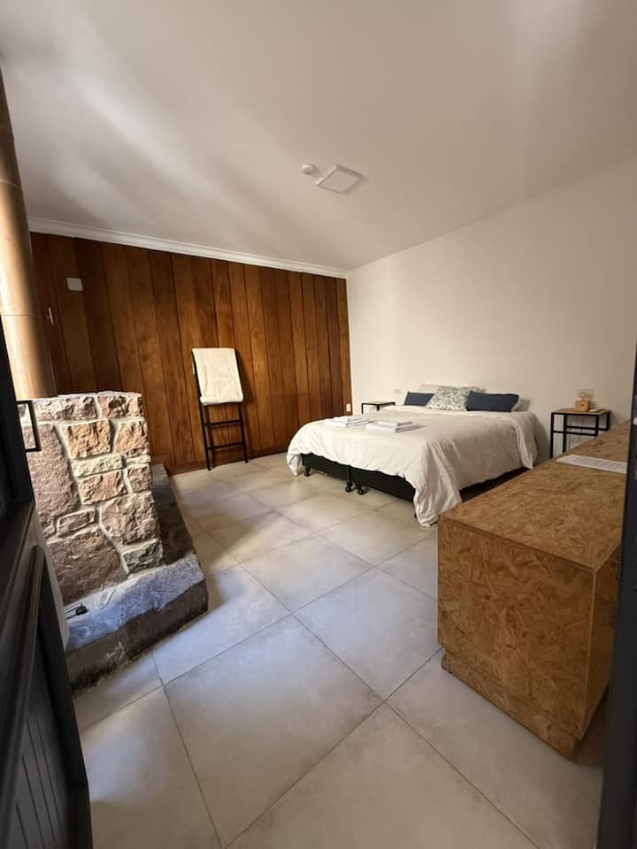 Habitación Cálida Con Hogar Y Luz Natural - Salta