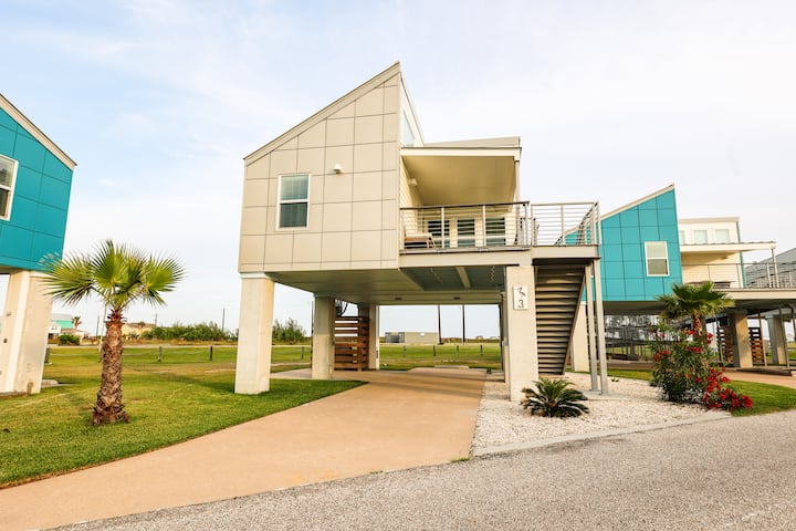 Pet Friendly Beach Bungalow - Matagorda Beach, TX