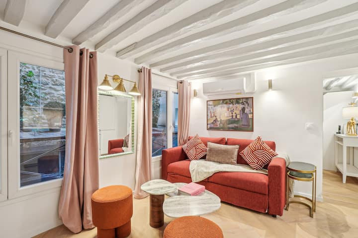 Morning Strolls & City Dreams: Paris Getaway - Quartier latin