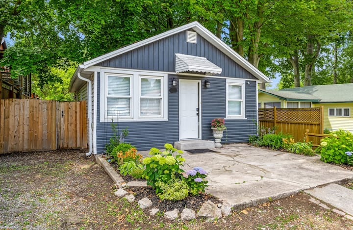 Winter Getaway + Hot Tub + Fire Pit - Fort Érié