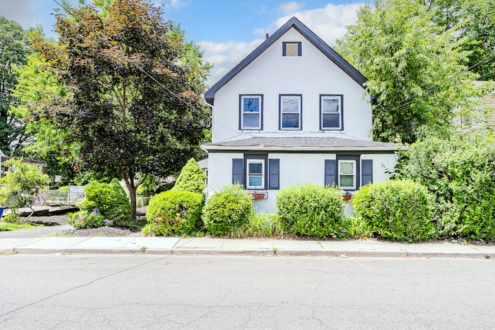 Two-bedroom Home 25min To Nyc Free Parking-unit-1 - Englewood, NJ