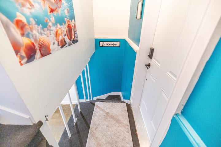 Entire Apartment | Quiet, Private + Free Parking - Brossard
