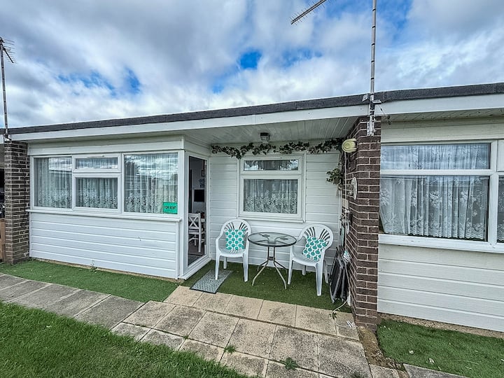 Lovely Seaside Chalet, Nr Hemsby Beach Ref 83070s - Hemsby