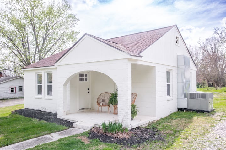 The White Cottage - Knoxville, TN
