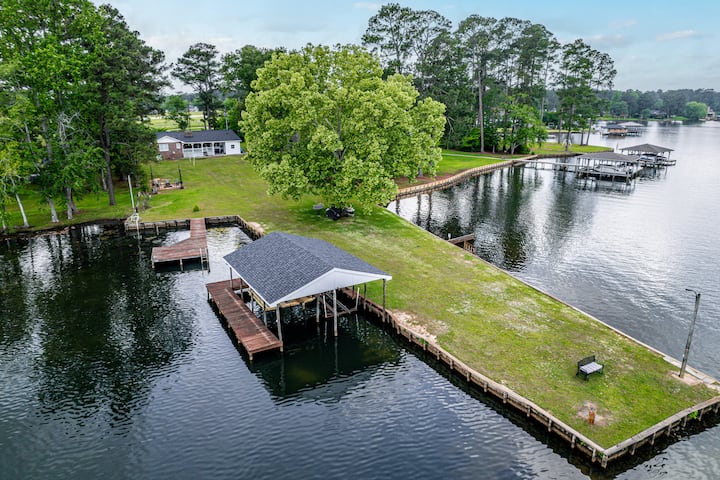 Prime Location! Sleeps 10, Game Room + More! - Milledgeville, GA