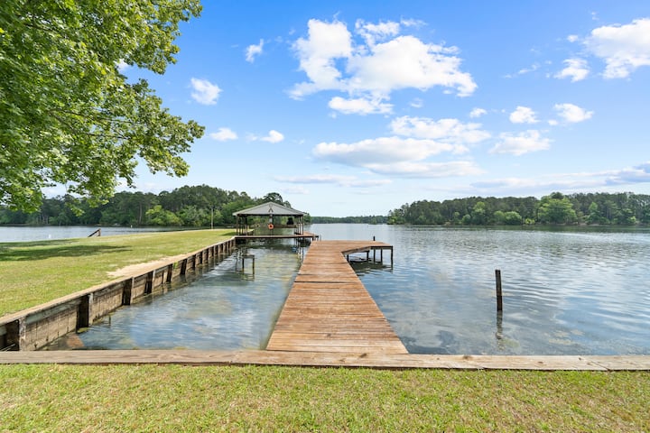 Sleeps 14, Game Room, Kayaks, Paddleboard, + More! - Milledgeville, GA