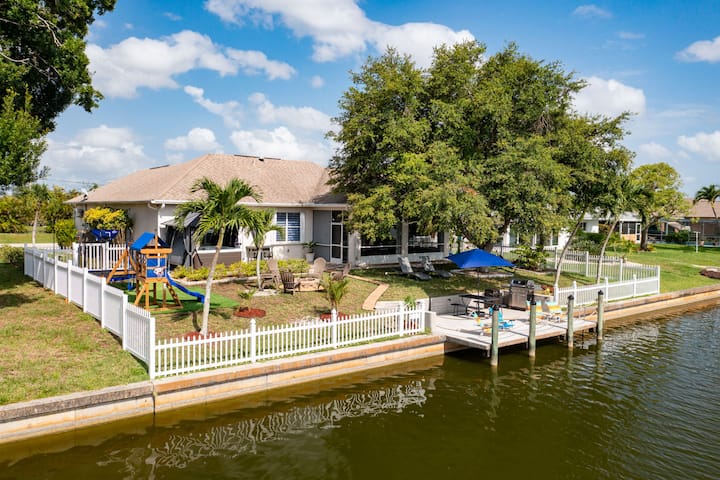 Paradise House W/ Dock/jacuzzi/kayak/gameroom/bbq - Cape Coral, FL