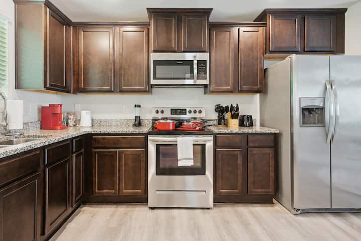 Upscale King 4br Townhouse—mins To Cary & Nc State - 卡瑞