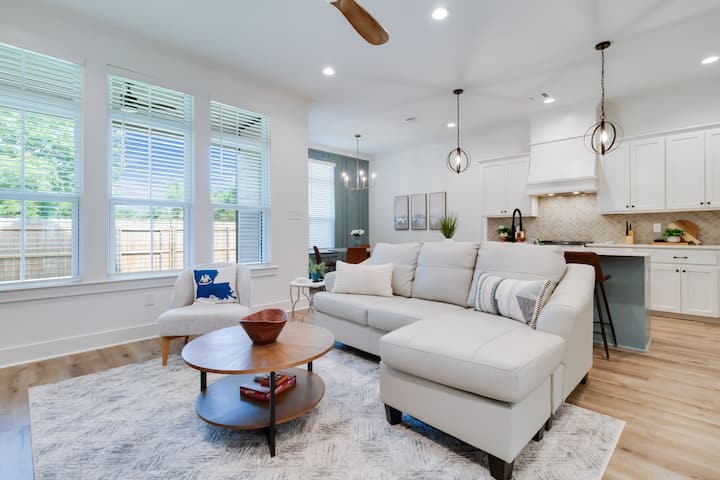 Modern 3br W/ Fenced Yard | Near Sports Complexes - Splash Pad, Broussard