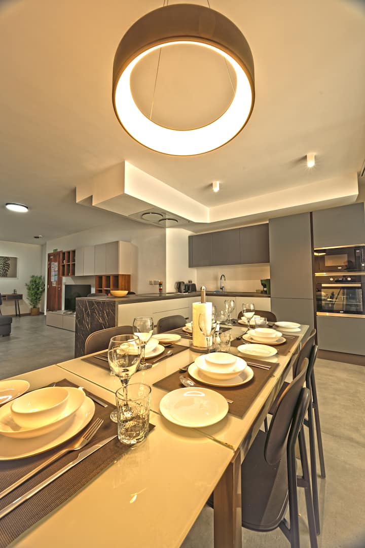 Rb3 - Centrally Located Luxurious Apartment - Valletta