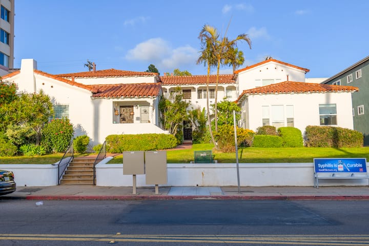 2br Retreat Near Balboa Park - San Diego, CA