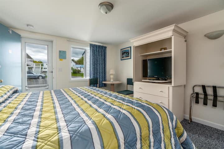 King Bed Room - York