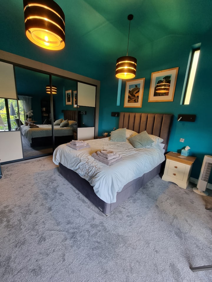 Luxury, Large, Double Bedroom - Gloucestershire