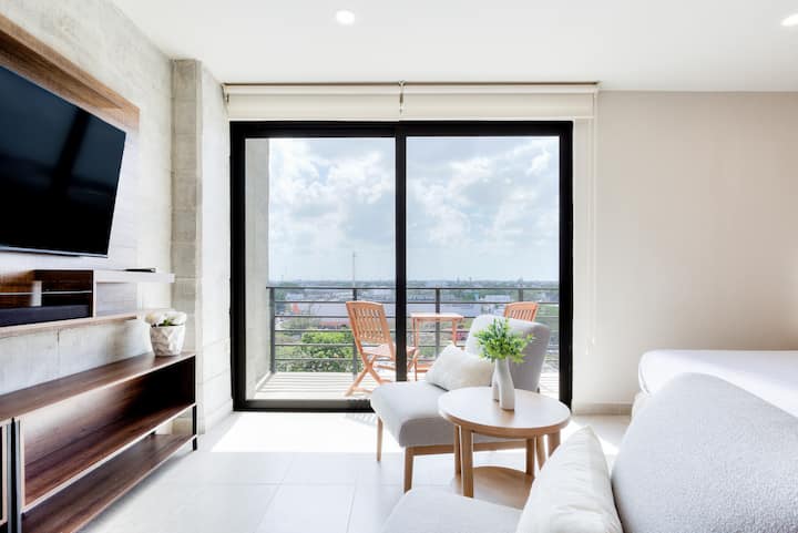 Balcony With View | Pool, Gym & Cowork - Cancún