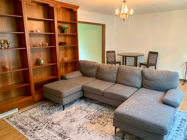 Beautiful Home Near Uihc - Iowa City, IA