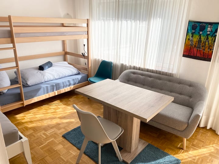 Room In Shared House/garden Access/public Parking - Munich