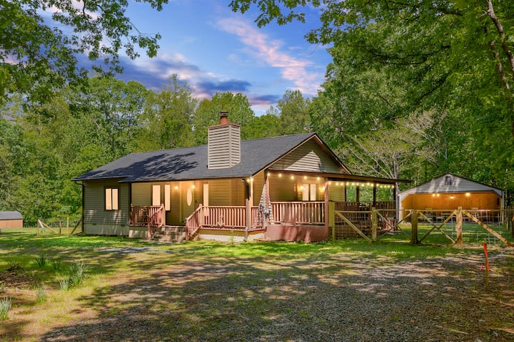 Quiet/fire Pits/king Bed/yard/dock /Fireplace/gate - Lake Anna, VA